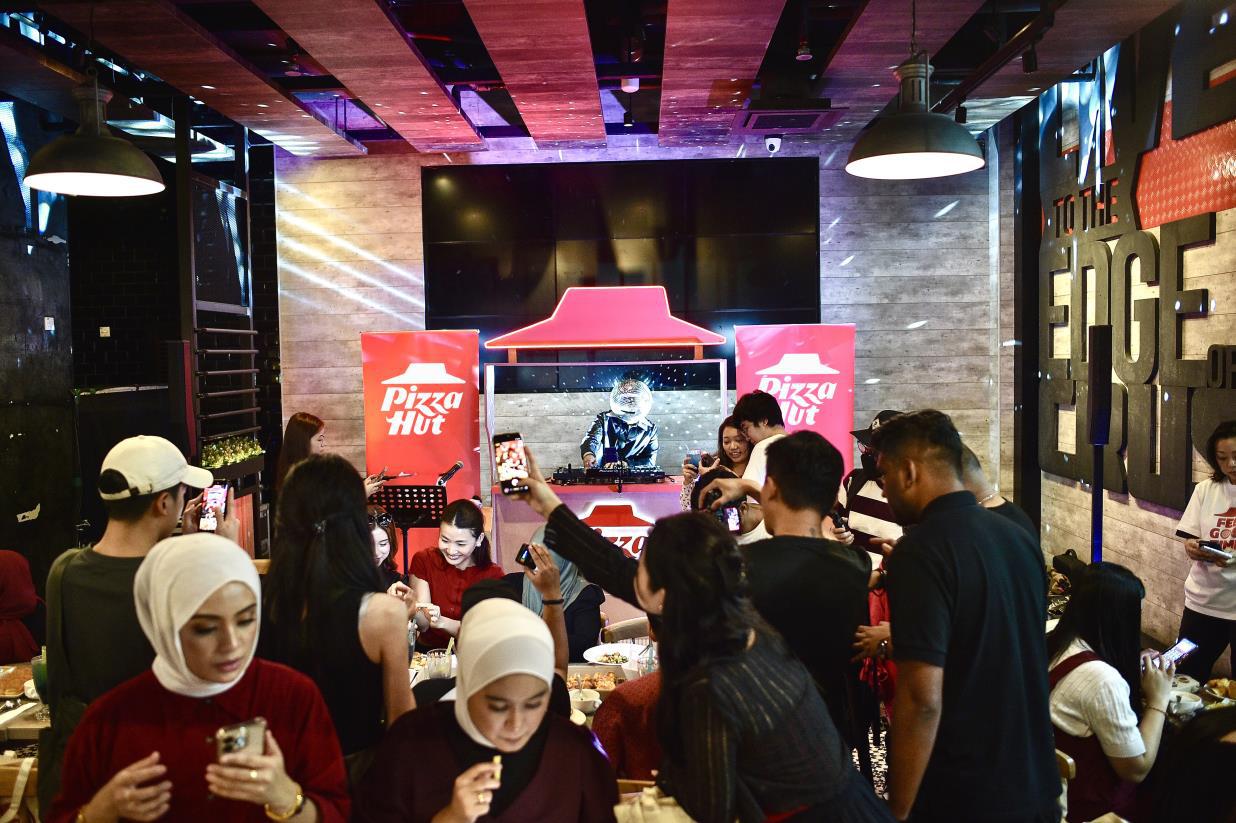 Pizza Hut Malaysia Gets Hijacked By Its Alter Ego — Turns Into Party ...